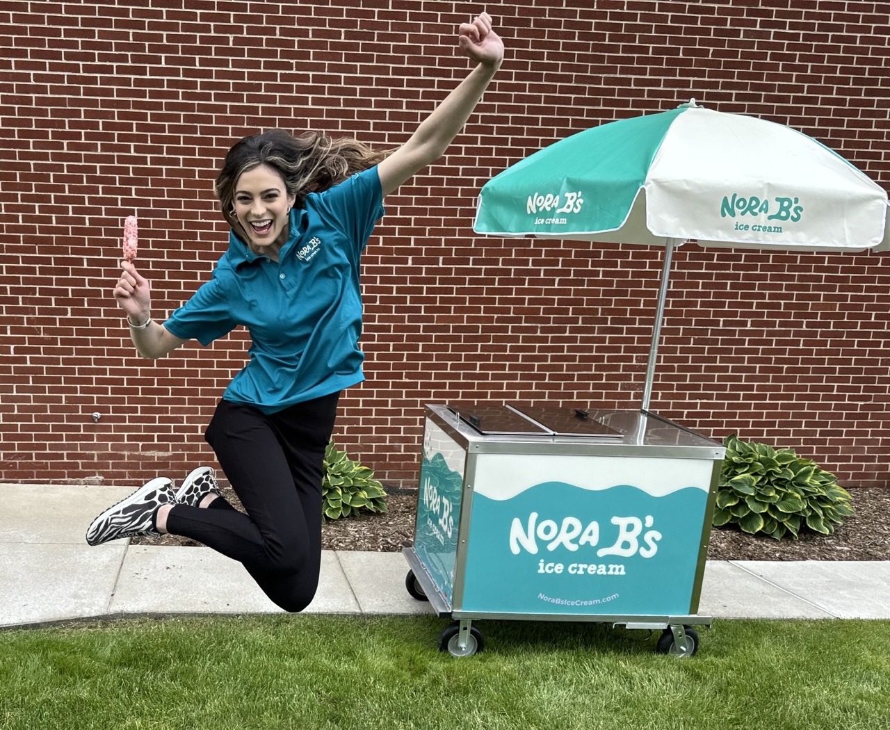 Ice Cream Cart Rental in Zephyrhills | Nora B's Ice Cream